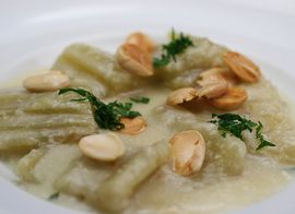 Cardo con salsa de almendras fácil