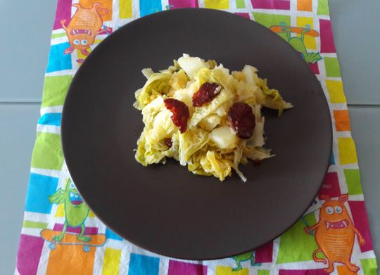 Col con patata y un toque de chorizo