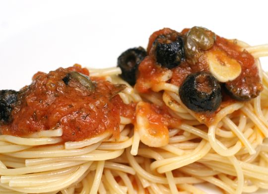 espaguetis-con-salsa-putanesca?rev=1670087741175