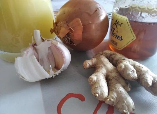 Bebida jarabe natural vitamínico para tos y moco. Refuerza tus defensas.