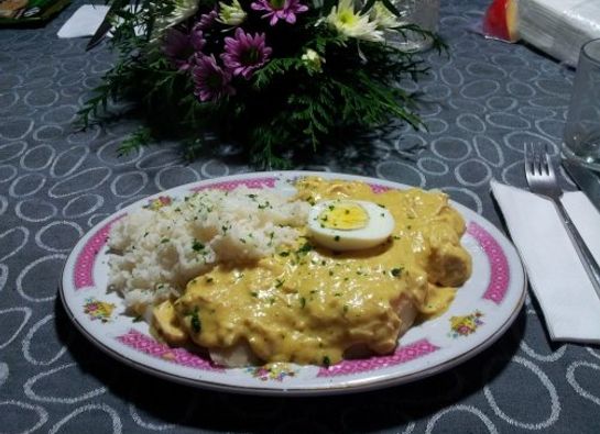 Ají de pollo al estilo peruano
