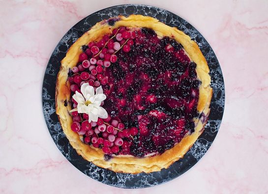Tarta de queso estilo Pedroche, con limón y arándanos